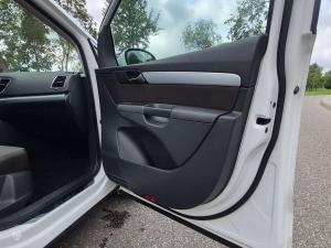 White Volkswagen Sharan 2012 in Trakai, with an engine capacity of 1.97 L and mileage of 368 thousand km for 5200 €, photo 27 on AUTOMOTO.COM.LV