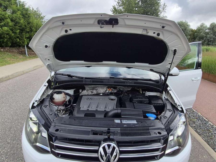 White Volkswagen Sharan 2012 in Trakai, with an engine capacity of 1.97 L and mileage of 368 thousand km for 5200 €, photo 28 on AUTOMOTO.COM.LV