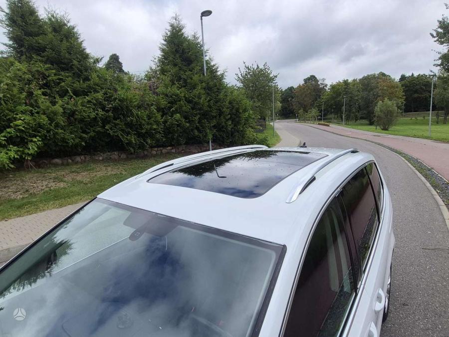 White Volkswagen Sharan 2012 in Trakai, with an engine capacity of 1.97 L and mileage of 368 thousand km for 5200 €, photo 31 on AUTOMOTO.COM.LV