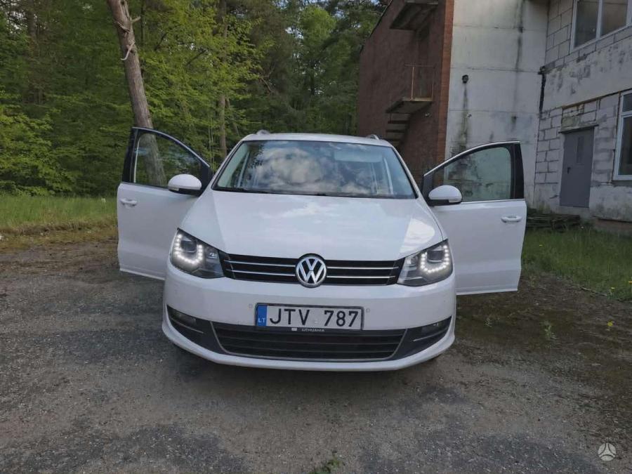 White Volkswagen Sharan 2012 in Alytus, with an engine capacity of 1.97 L and mileage of 401 thousand km for 6100 €, photo 1 on AUTOMOTO.COM.LV