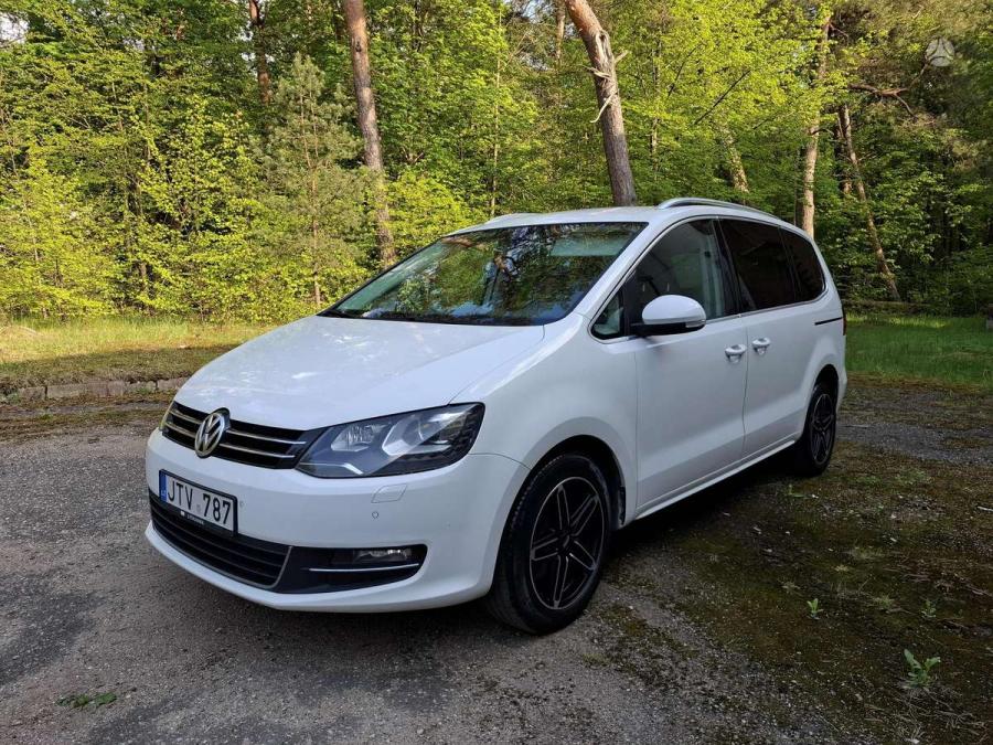 White Volkswagen Sharan 2012 in Alytus, with an engine capacity of 1.97 L and mileage of 401 thousand km for 6100 €, photo 6 on AUTOMOTO.COM.LV