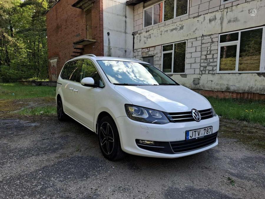 White Volkswagen Sharan 2012 in Alytus, with an engine capacity of 1.97 L and mileage of 401 thousand km for 6100 €, photo 7 on AUTOMOTO.COM.LV