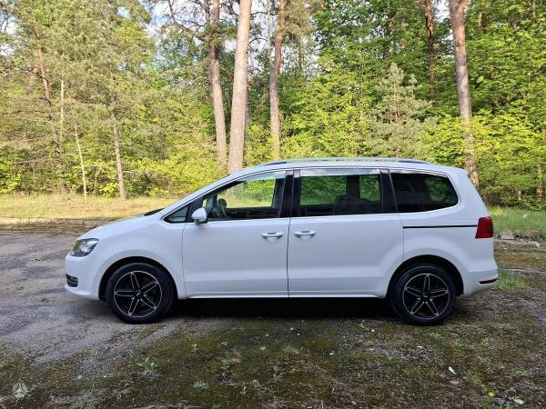 White Volkswagen Sharan 2012 in Alytus, with an engine capacity of 1.97 L and mileage of 401 thousand km for 6100 €, photo 9 on AUTOMOTO.COM.LV