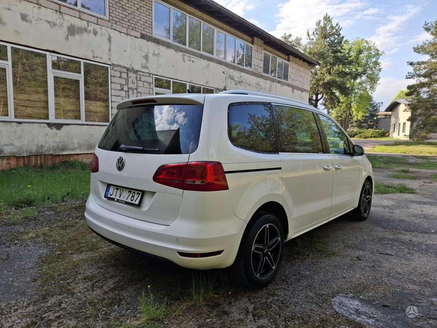 White Volkswagen Sharan 2012 in Alytus, with an engine capacity of 1.97 L and mileage of 401 thousand km for 6100 €, photo 10 on AUTOMOTO.COM.LV
