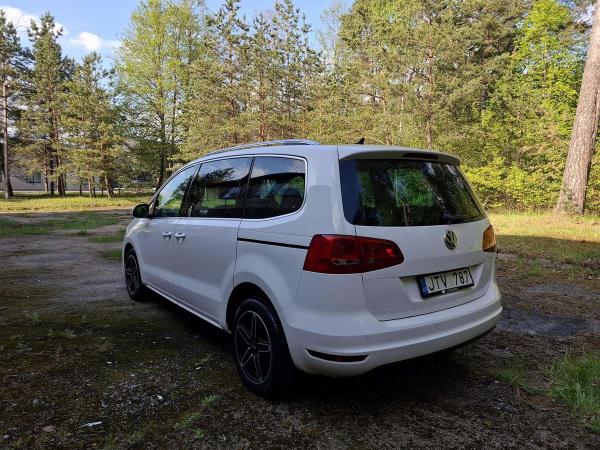 White Volkswagen Sharan 2012 in Alytus, with an engine capacity of 1.97 L and mileage of 401 thousand km for 6100 €, photo 11 on AUTOMOTO.COM.LV