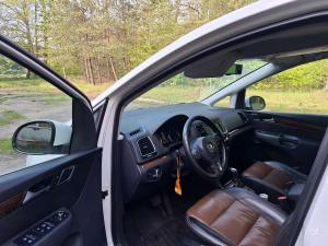 White Volkswagen Sharan 2012 in Alytus, with an engine capacity of 1.97 L and mileage of 401 thousand km for 6100 €, photo 12 on AUTOMOTO.COM.LV