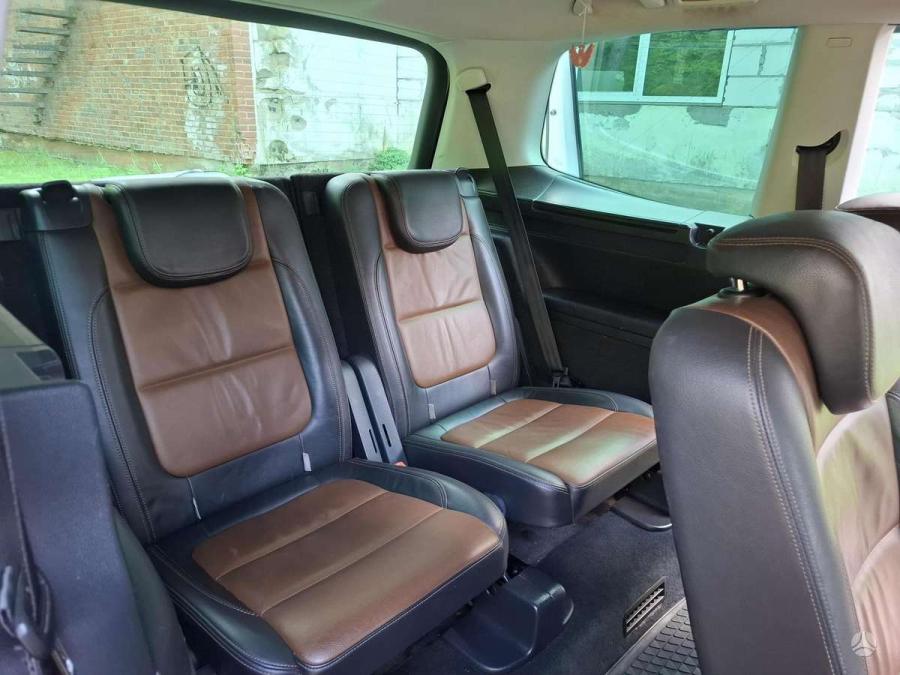 White Volkswagen Sharan 2012 in Alytus, with an engine capacity of 1.97 L and mileage of 401 thousand km for 6100 €, photo 15 on AUTOMOTO.COM.LV