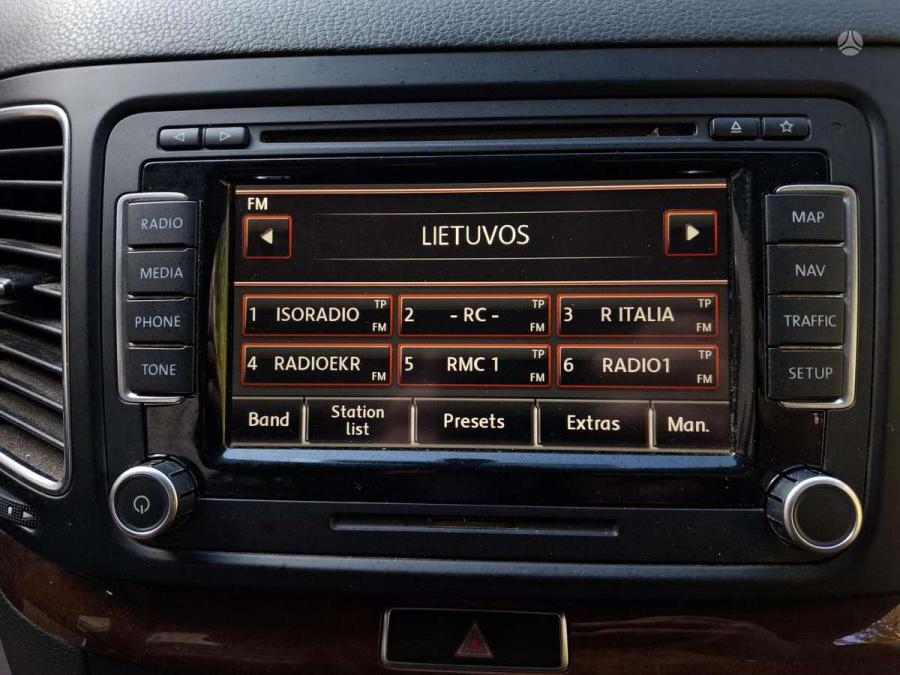 White Volkswagen Sharan 2012 in Alytus, with an engine capacity of 1.97 L and mileage of 401 thousand km for 6100 €, photo 19 on AUTOMOTO.COM.LV