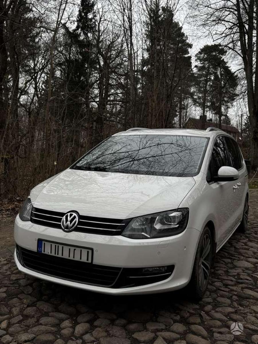 White Volkswagen Sharan 2013 in Vilnius, with an engine capacity of 1.97 L and mileage of 264 thousand km for 8700 €, photo 3 on AUTOMOTO.COM.LV