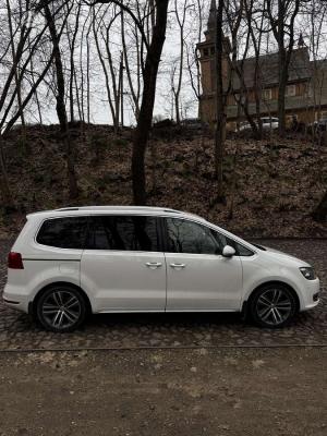 White Volkswagen Sharan 2013 in Vilnius, with an engine capacity of 1.97 L and mileage of 264 thousand km for 8700 €, photo 4 on AUTOMOTO.COM.LV