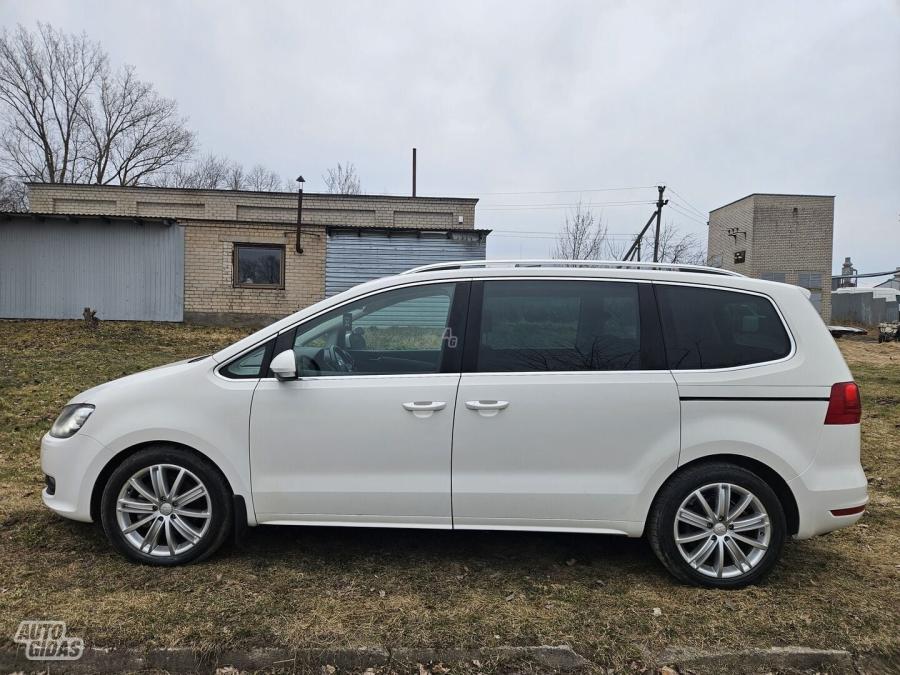 White Volkswagen Sharan 2013 in Kaisiadorys, with an engine capacity of 2.00 L and mileage of 290 thousand km for 7500 €, photo 3 on AUTOMOTO.COM.LV