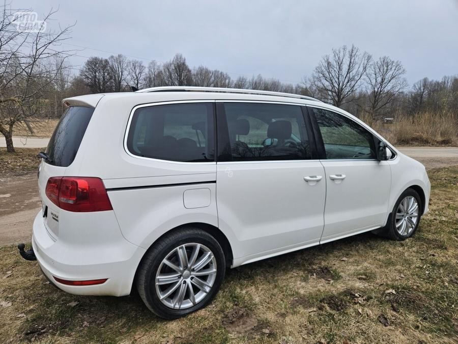 White Volkswagen Sharan 2013 in Kaisiadorys, with an engine capacity of 2.00 L and mileage of 290 thousand km for 7500 €, photo 5 on AUTOMOTO.COM.LV