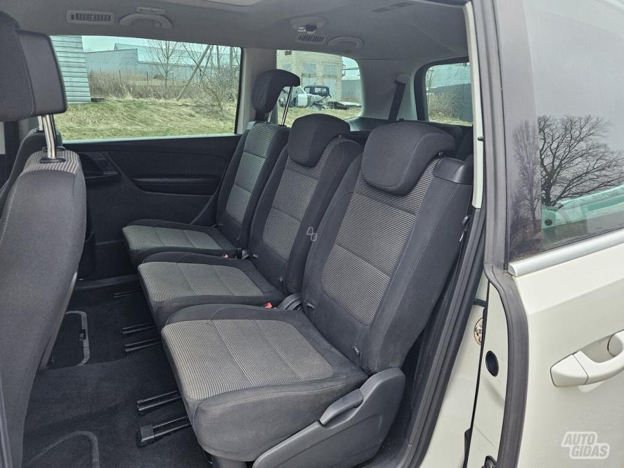 White Volkswagen Sharan 2013 in Kaisiadorys, with an engine capacity of 2.00 L and mileage of 290 thousand km for 7500 €, photo 9 on AUTOMOTO.COM.LV