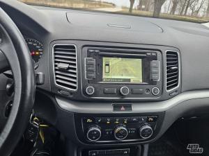 White Volkswagen Sharan 2013 in Kaisiadorys, with an engine capacity of 2.00 L and mileage of 290 thousand km for 7500 €, photo 10 on AUTOMOTO.COM.LV