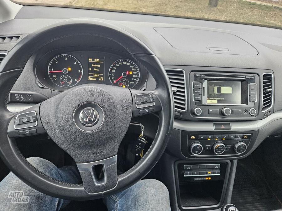 White Volkswagen Sharan 2013 in Kaisiadorys, with an engine capacity of 2.00 L and mileage of 290 thousand km for 7500 €, photo 12 on AUTOMOTO.COM.LV