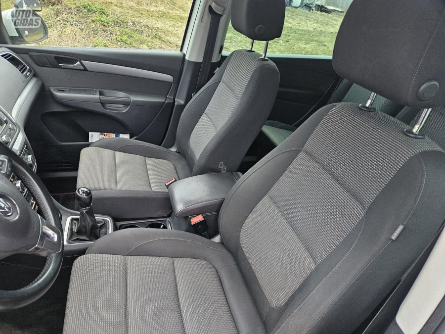 White Volkswagen Sharan 2013 in Kaisiadorys, with an engine capacity of 2.00 L and mileage of 290 thousand km for 7500 €, photo 13 on AUTOMOTO.COM.LV