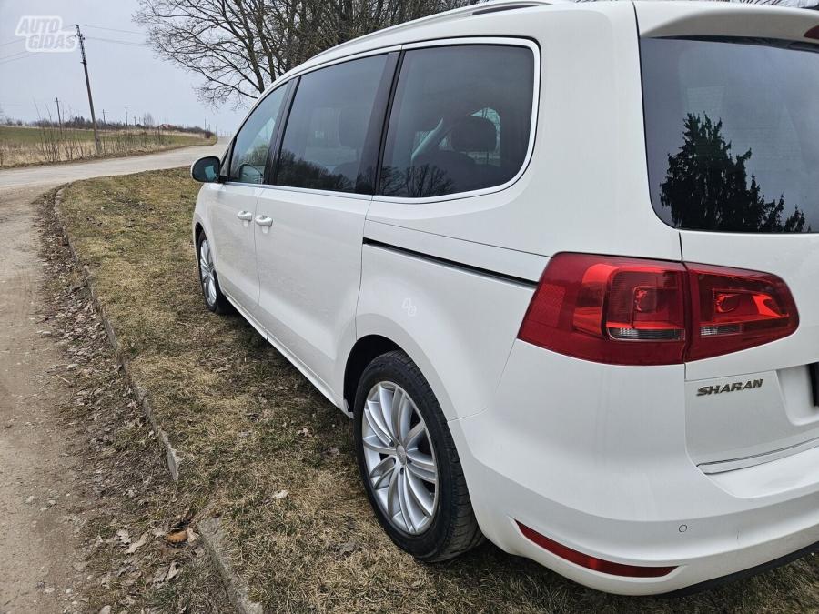 White Volkswagen Sharan 2013 in Kaisiadorys, with an engine capacity of 2.00 L and mileage of 290 thousand km for 7500 €, photo 17 on AUTOMOTO.COM.LV