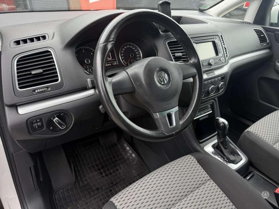 Balts Volkswagen Sharan 2013 Viļņa, ar dzinēja tilpumu 1.97 L un nobraukumu 303 tūkst. km par 7250 €, foto 13 vietnē AUTOMOTO.COM.LV