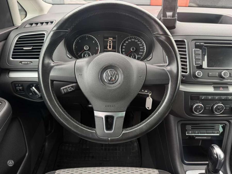 Balts Volkswagen Sharan 2013 Viļņa, ar dzinēja tilpumu 1.97 L un nobraukumu 303 tūkst. km par 7250 €, foto 14 vietnē AUTOMOTO.COM.LV