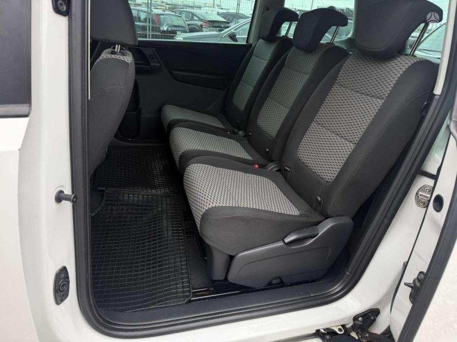 Balts Volkswagen Sharan 2013 Viļņa, ar dzinēja tilpumu 1.97 L un nobraukumu 303 tūkst. km par 7250 €, foto 22 vietnē AUTOMOTO.COM.LV
