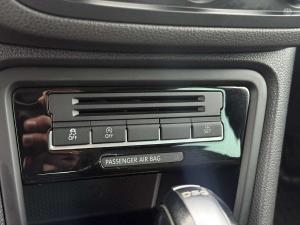 Balts Volkswagen Sharan 2013 Viļņa, ar dzinēja tilpumu 1.97 L un nobraukumu 303 tūkst. km par 7250 €, foto 25 vietnē AUTOMOTO.COM.LV