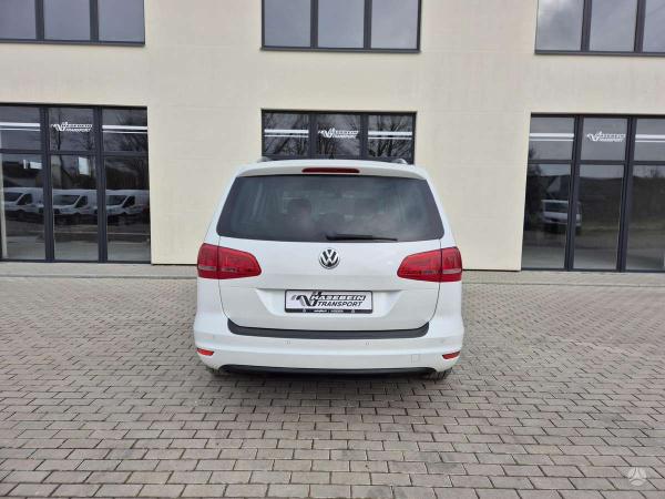 White Volkswagen Sharan 2014 in Marijampole, with an engine capacity of 1.97 L and mileage of 275 thousand km for 8500 €, photo 5 on AUTOMOTO.COM.LV