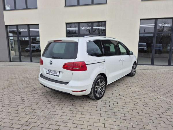 White Volkswagen Sharan 2014 in Marijampole, with an engine capacity of 1.97 L and mileage of 275 thousand km for 8500 €, photo 6 on AUTOMOTO.COM.LV
