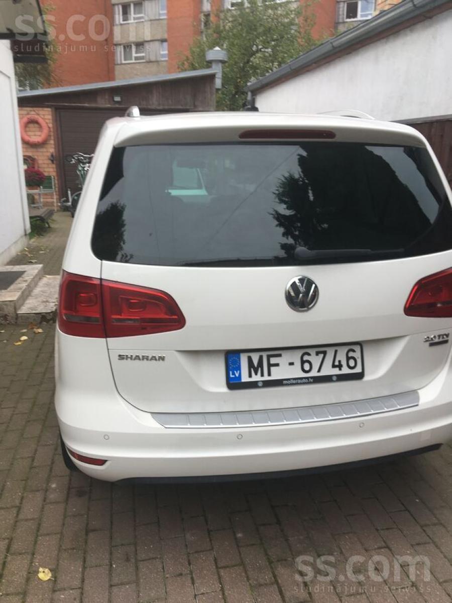 White Volkswagen Sharan 2014 in Riga, with an engine capacity of 2.00 L and mileage of 365 thousand km for 7000 €, photo 5 on AUTOMOTO.COM.LV