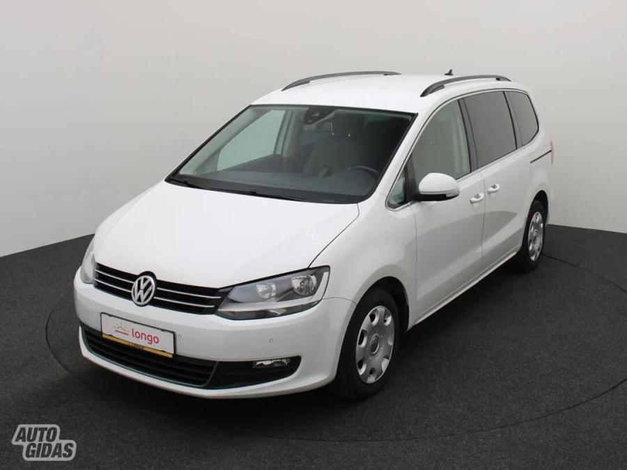 White Volkswagen Sharan 2015 in Vilnius, with an engine capacity of 2.00 L and mileage of 273 thousand km for 12499 €, photo 1 on AUTOMOTO.COM.LV