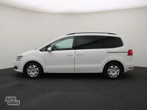 White Volkswagen Sharan 2015 in Vilnius, with an engine capacity of 2.00 L and mileage of 273 thousand km for 12499 €, photo 6 on AUTOMOTO.COM.LV