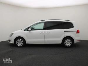 White Volkswagen Sharan 2015 in Vilnius, with an engine capacity of 2.00 L and mileage of 273 thousand km for 12499 €, photo 6 on AUTOMOTO.COM.LV