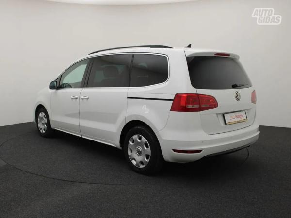 White Volkswagen Sharan 2015 in Vilnius, with an engine capacity of 2.00 L and mileage of 273 thousand km for 12499 €, photo 7 on AUTOMOTO.COM.LV