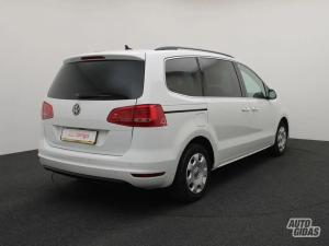 White Volkswagen Sharan 2015 in Vilnius, with an engine capacity of 2.00 L and mileage of 273 thousand km for 12499 €, photo 8 on AUTOMOTO.COM.LV