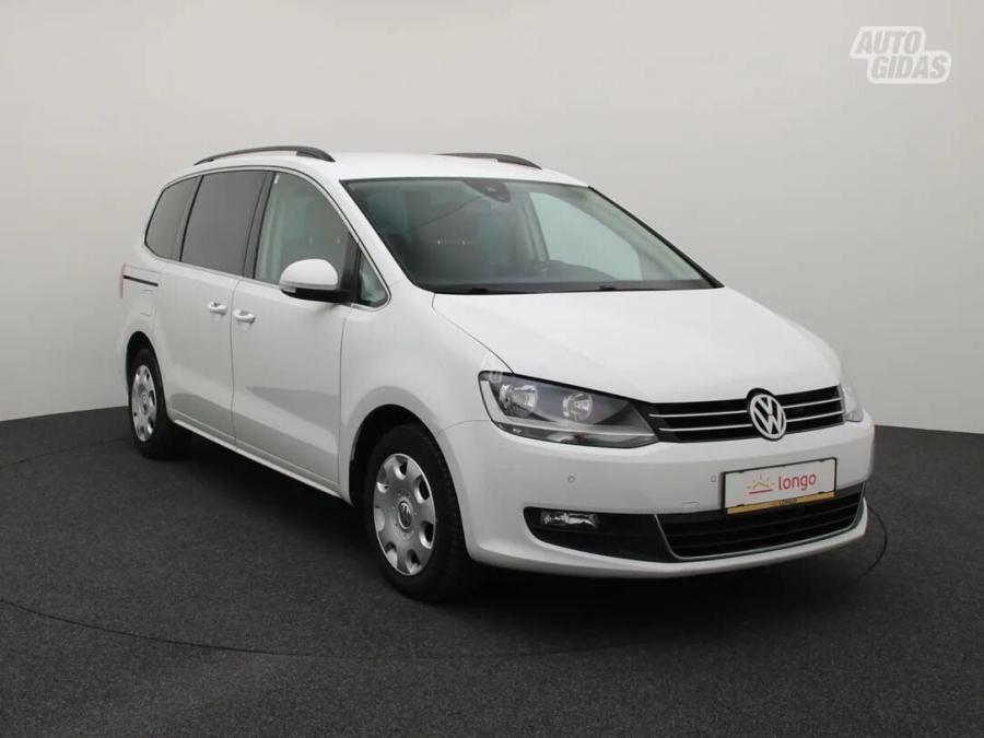 White Volkswagen Sharan 2015 in Vilnius, with an engine capacity of 2.00 L and mileage of 273 thousand km for 12499 €, photo 10 on AUTOMOTO.COM.LV