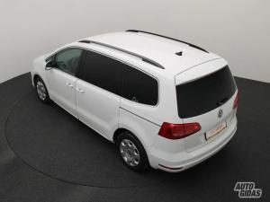 White Volkswagen Sharan 2015 in Vilnius, with an engine capacity of 2.00 L and mileage of 273 thousand km for 12499 €, photo 12 on AUTOMOTO.COM.LV