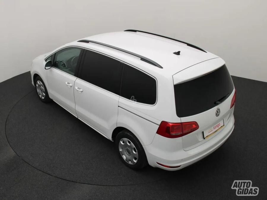 White Volkswagen Sharan 2015 in Vilnius, with an engine capacity of 2.00 L and mileage of 273 thousand km for 12499 €, photo 12 on AUTOMOTO.COM.LV
