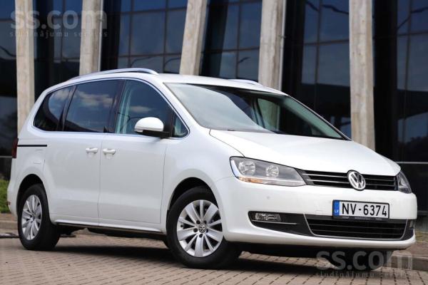 White Volkswagen Sharan 2016 in Tukums, with an engine capacity of 2.00 L and mileage of 257 thousand km for 10990 €, photo 2 on AUTOMOTO.COM.LV