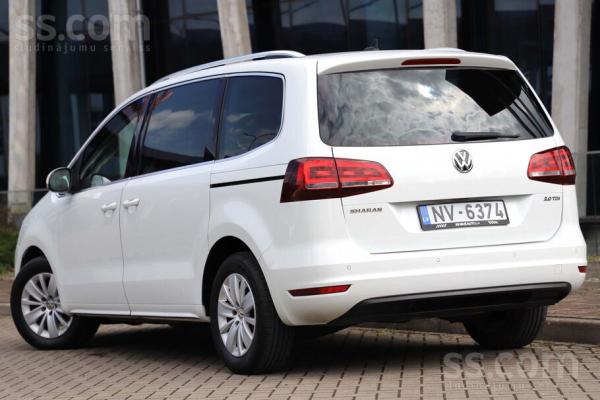 White Volkswagen Sharan 2016 in Tukums, with an engine capacity of 2.00 L and mileage of 257 thousand km for 10990 €, photo 3 on AUTOMOTO.COM.LV