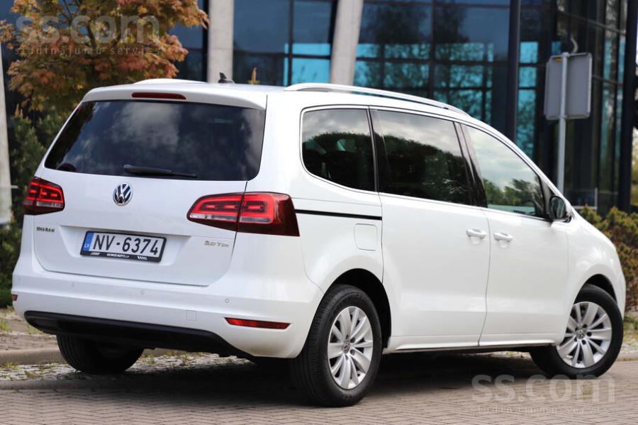 White Volkswagen Sharan 2016 in Tukums, with an engine capacity of 2.00 L and mileage of 257 thousand km for 10990 €, photo 4 on AUTOMOTO.COM.LV