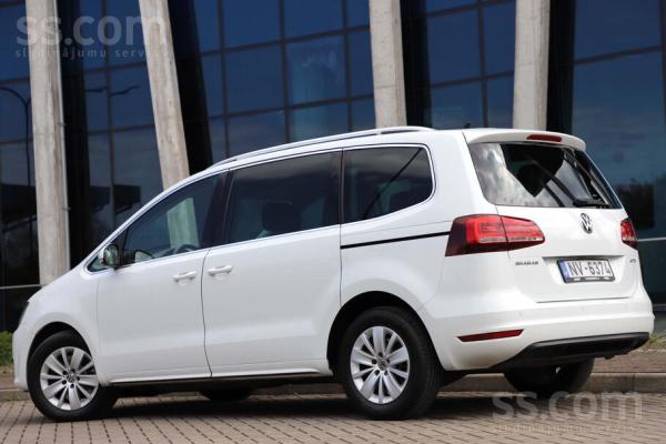White Volkswagen Sharan 2016 in Tukums, with an engine capacity of 2.00 L and mileage of 257 thousand km for 10990 €, photo 6 on AUTOMOTO.COM.LV