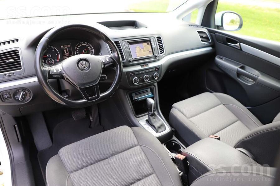 White Volkswagen Sharan 2016 in Tukums, with an engine capacity of 2.00 L and mileage of 257 thousand km for 10990 €, photo 14 on AUTOMOTO.COM.LV