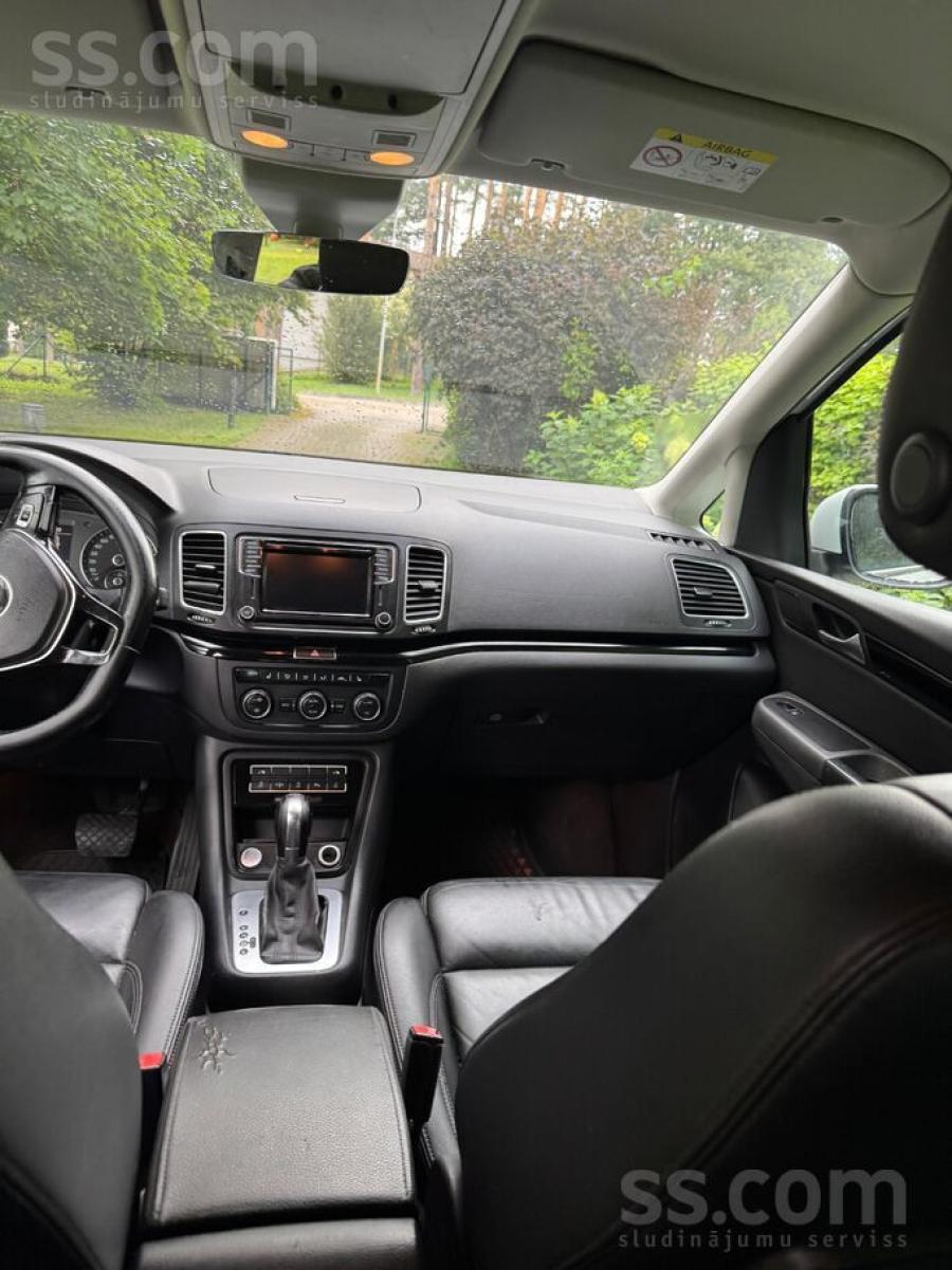 Balts Volkswagen Sharan 2017 Rīga, ar dzinēja tilpumu 2.00 L un nobraukumu 421 tūkst. km par 9450 €, foto 9 vietnē AUTOMOTO.COM.LV