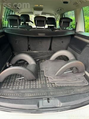 Balts Volkswagen Sharan 2017 Rīga, ar dzinēja tilpumu 2.00 L un nobraukumu 421 tūkst. km par 9450 €, foto 17 vietnē AUTOMOTO.COM.LV