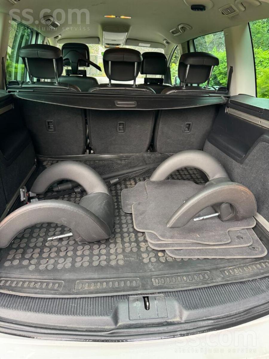 Balts Volkswagen Sharan 2017 Rīga, ar dzinēja tilpumu 2.00 L un nobraukumu 421 tūkst. km par 9450 €, foto 17 vietnē AUTOMOTO.COM.LV