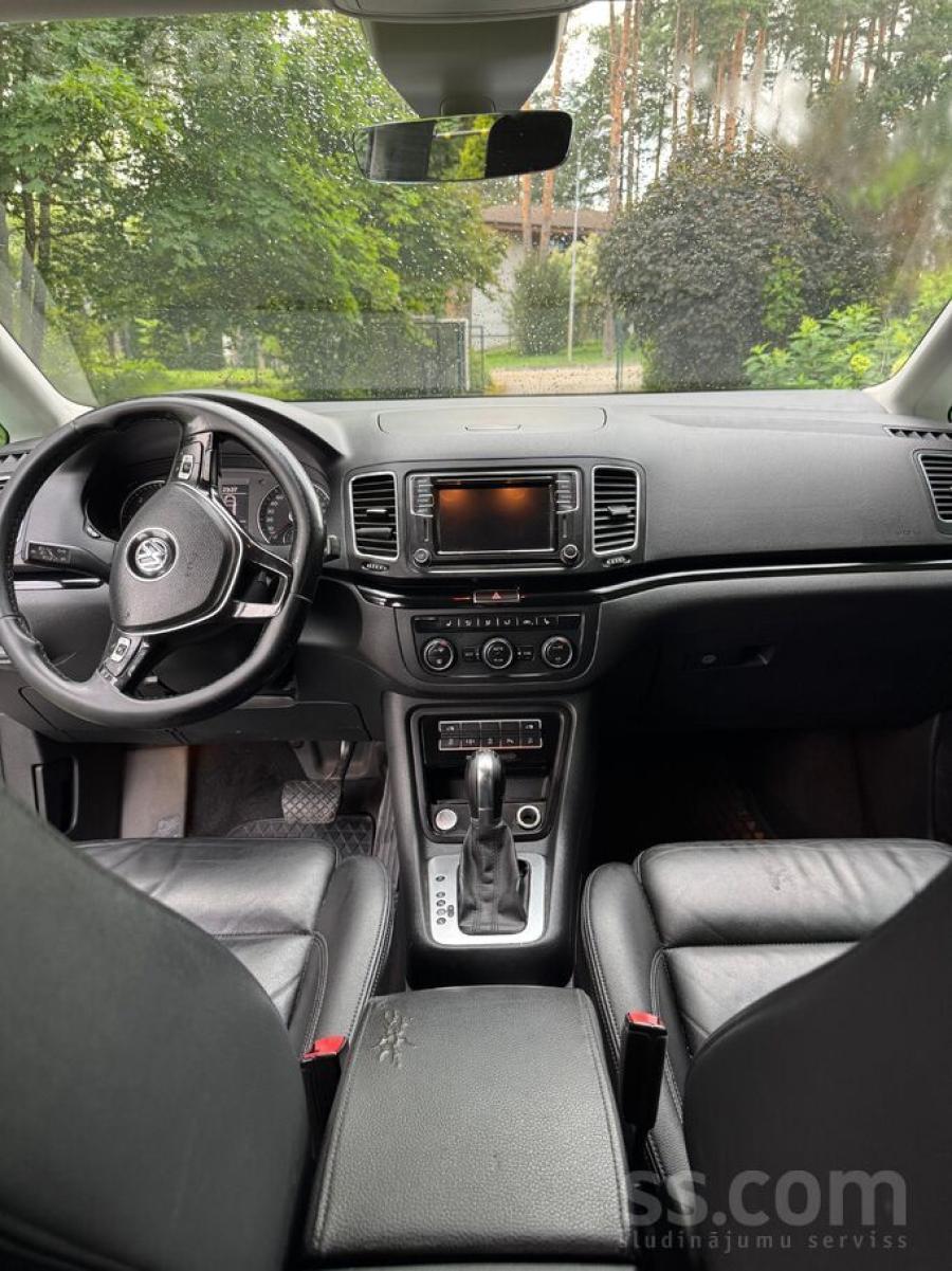 Balts Volkswagen Sharan 2017 Rīga, ar dzinēja tilpumu 2.00 L un nobraukumu 421 tūkst. km par 9450 €, foto 20 vietnē AUTOMOTO.COM.LV