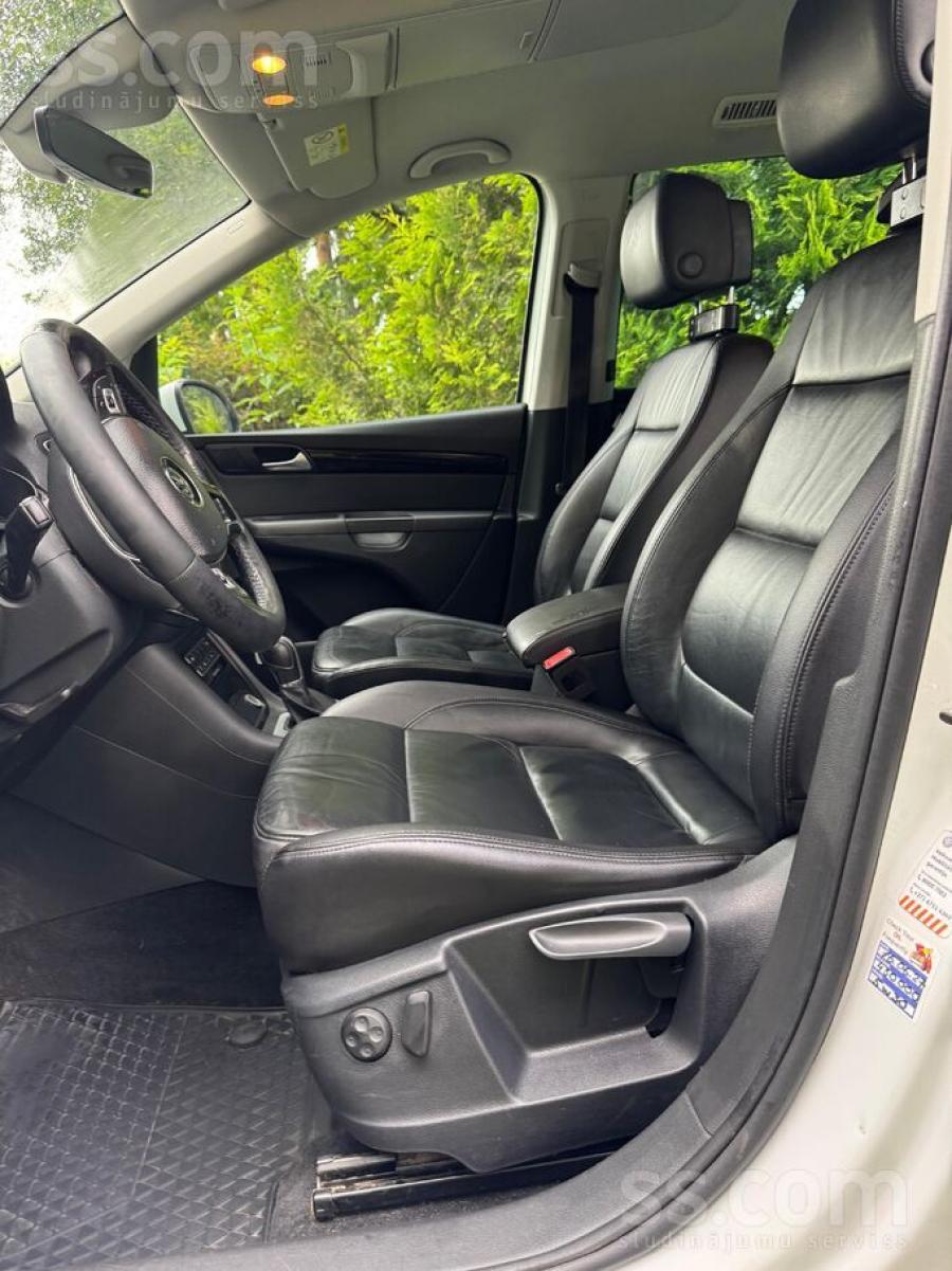 Balts Volkswagen Sharan 2017 Rīga, ar dzinēja tilpumu 2.00 L un nobraukumu 421 tūkst. km par 9450 €, foto 21 vietnē AUTOMOTO.COM.LV