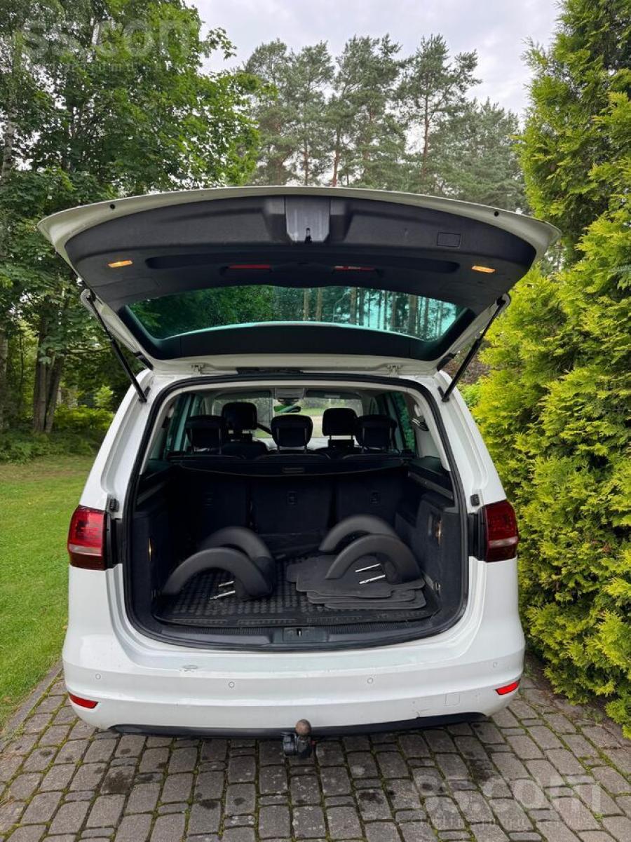 Balts Volkswagen Sharan 2017 Rīga, ar dzinēja tilpumu 2.00 L un nobraukumu 421 tūkst. km par 9450 €, foto 23 vietnē AUTOMOTO.COM.LV