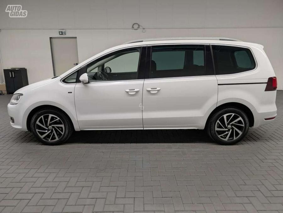 Balts Volkswagen Sharan 2018 Kauņa, ar dzinēja tilpumu 1.40 L un nobraukumu 98 tūkst. km par 21864 €, foto 2 vietnē AUTOMOTO.COM.LV
