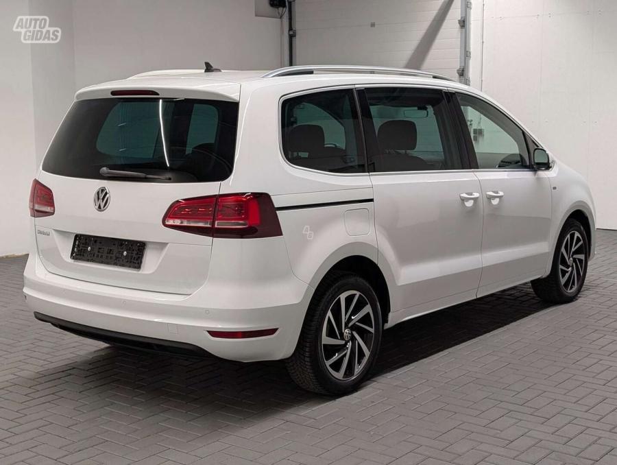 Balts Volkswagen Sharan 2018 Kauņa, ar dzinēja tilpumu 1.40 L un nobraukumu 98 tūkst. km par 21864 €, foto 4 vietnē AUTOMOTO.COM.LV