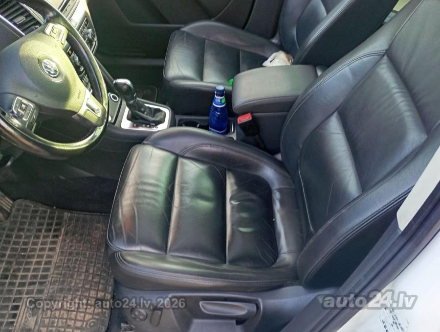 White Volkswagen Sharan 2012 in Tartu, with an engine capacity of 2.00 L and mileage of 267 thousand km for 7000 €, photo 1 on AUTOMOTO.COM.LV